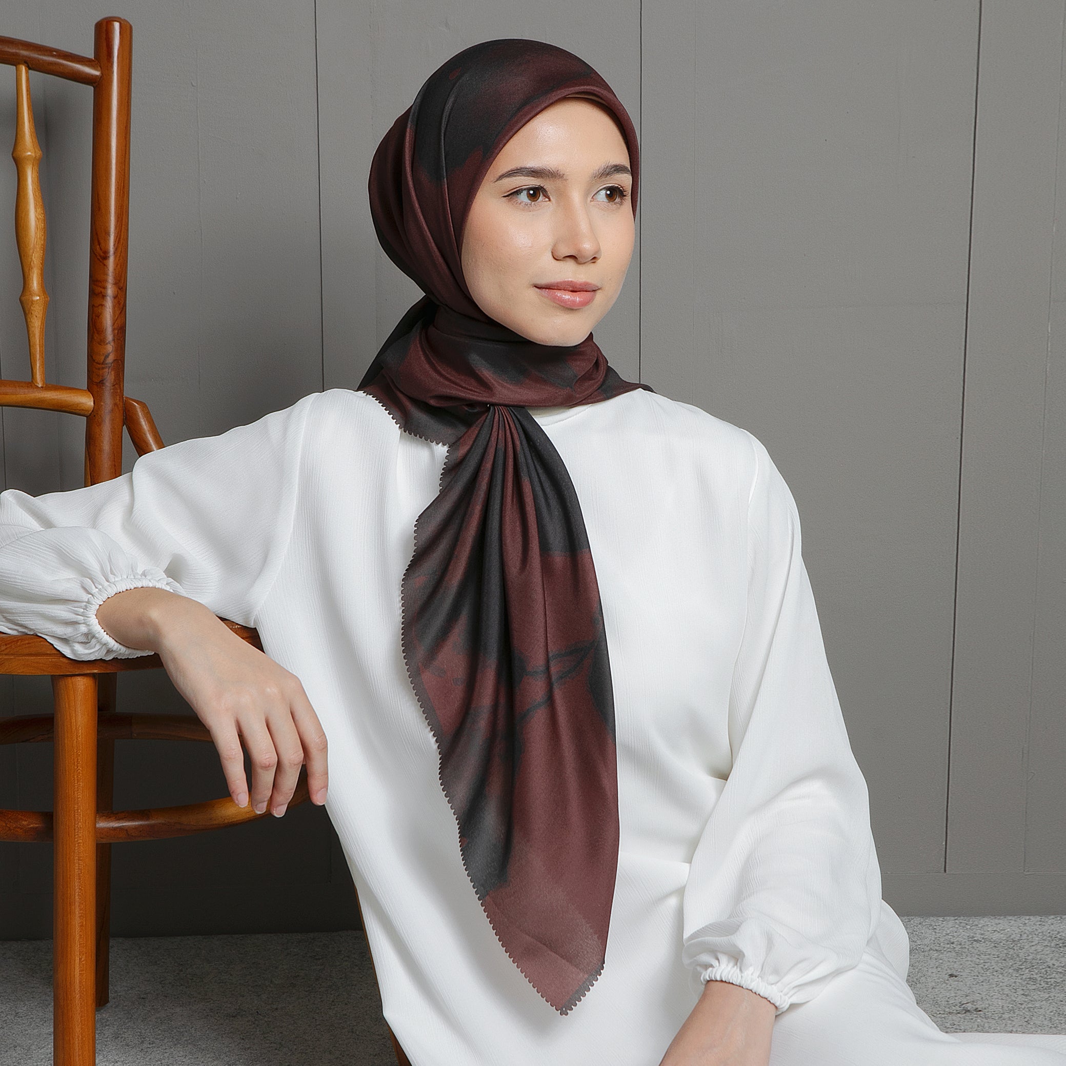 Aurel Scarf Exclusive Pattern Crimson Black Series 2 – Lozy