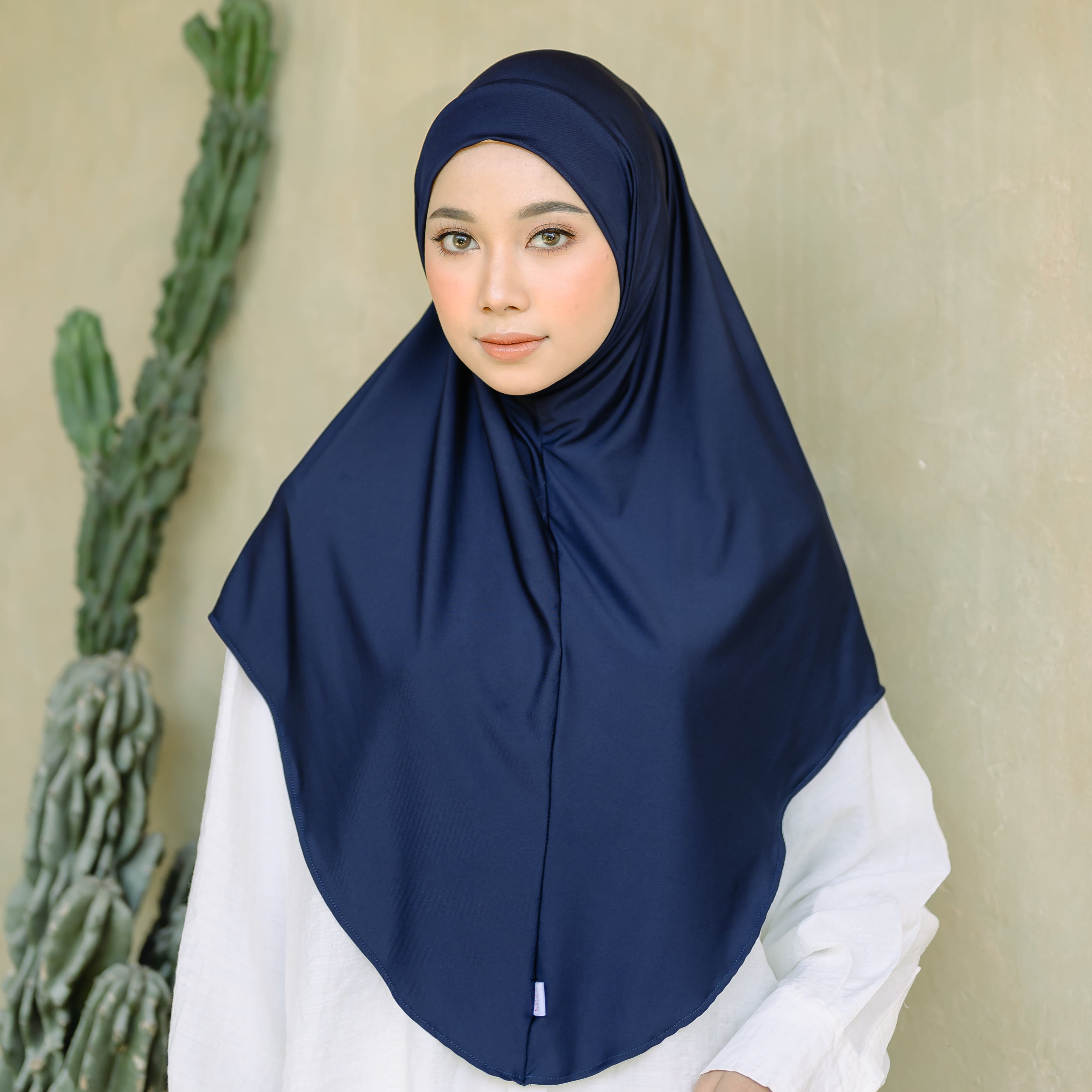Vanya Instan Navy – Lozy