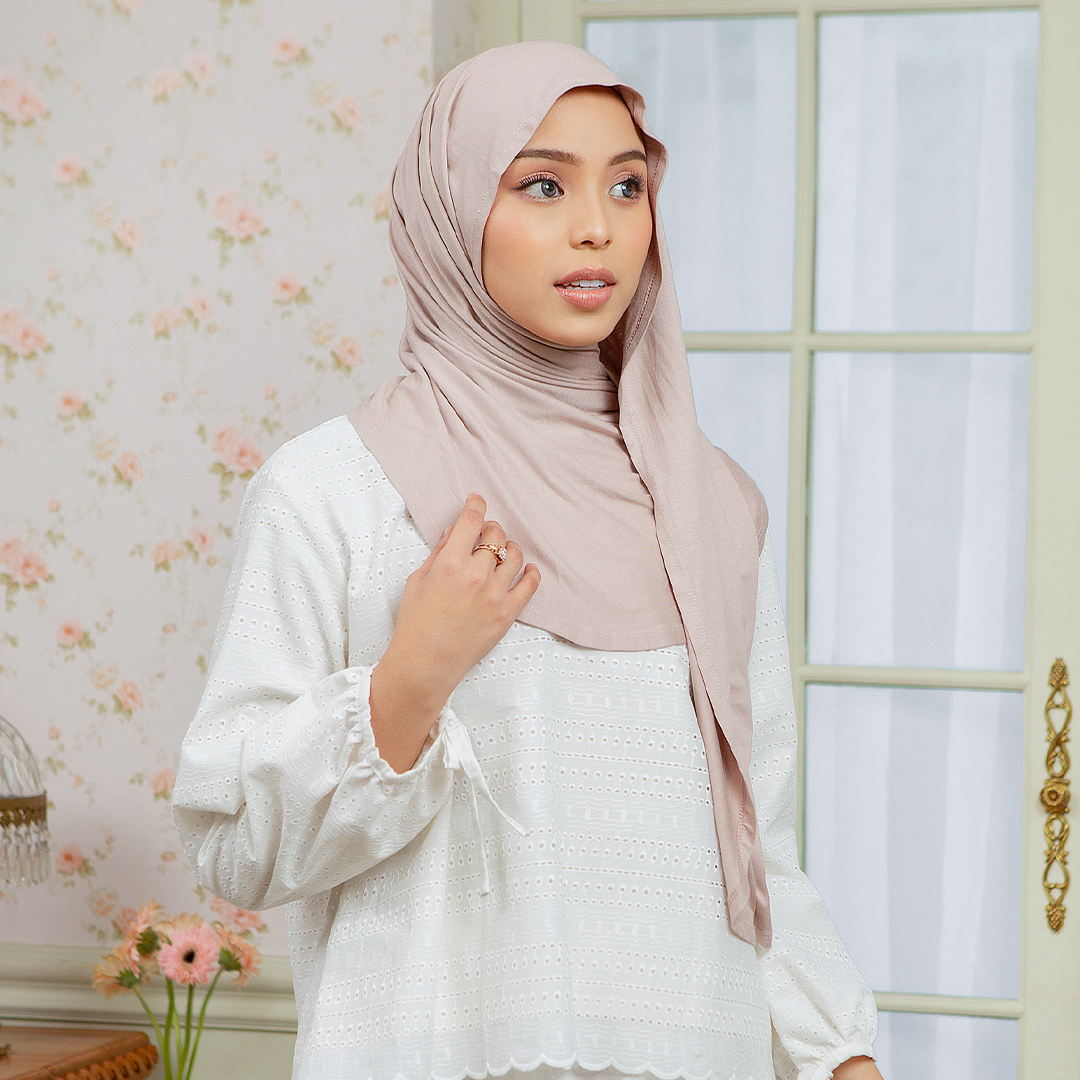 Heidy Oval Shawl in Khaki (Lozy x Heidy)