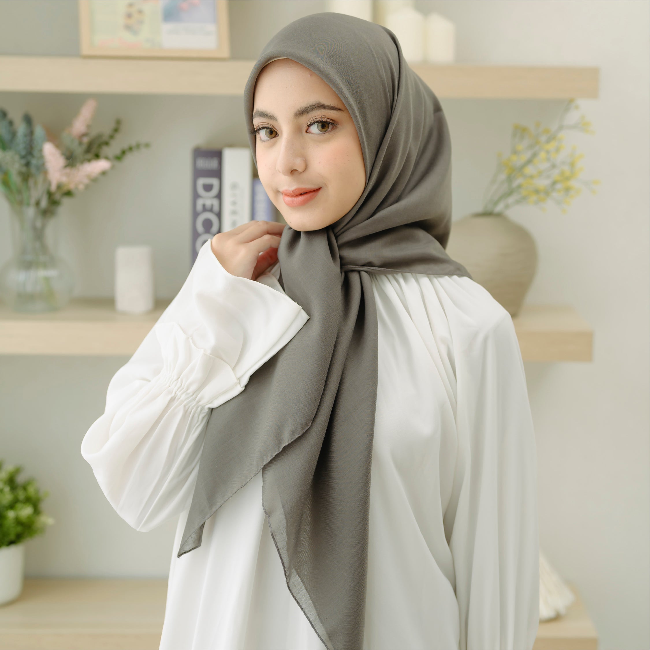 Theya Voal Square Cool Grey (New Material) – Lozy