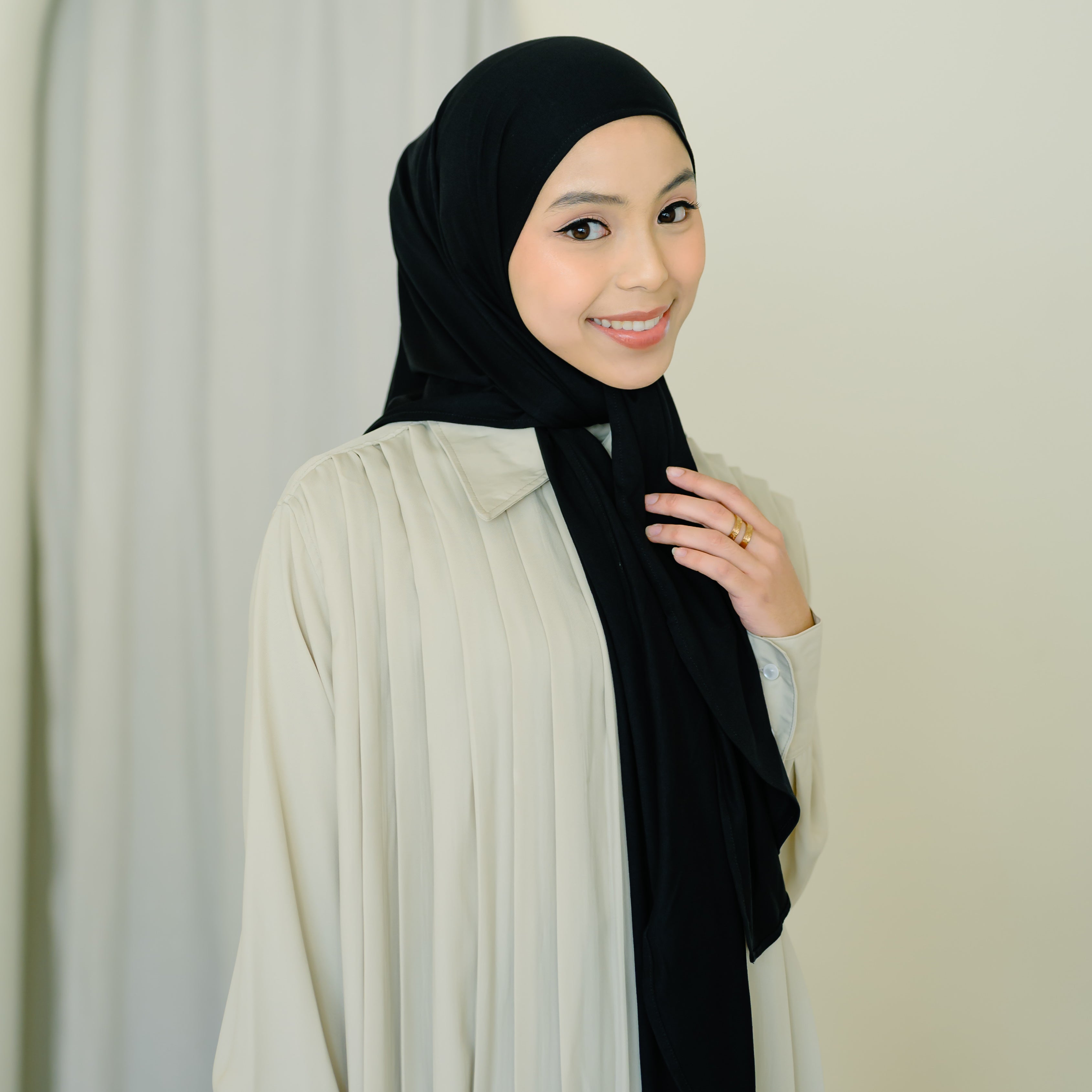 Tana Oval Shawl Black – Lozy