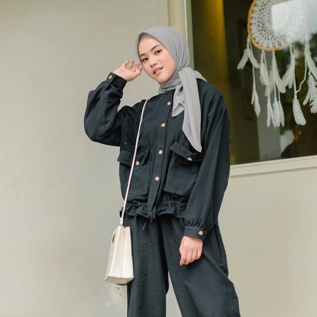 Rumi Tops Black – Lozy