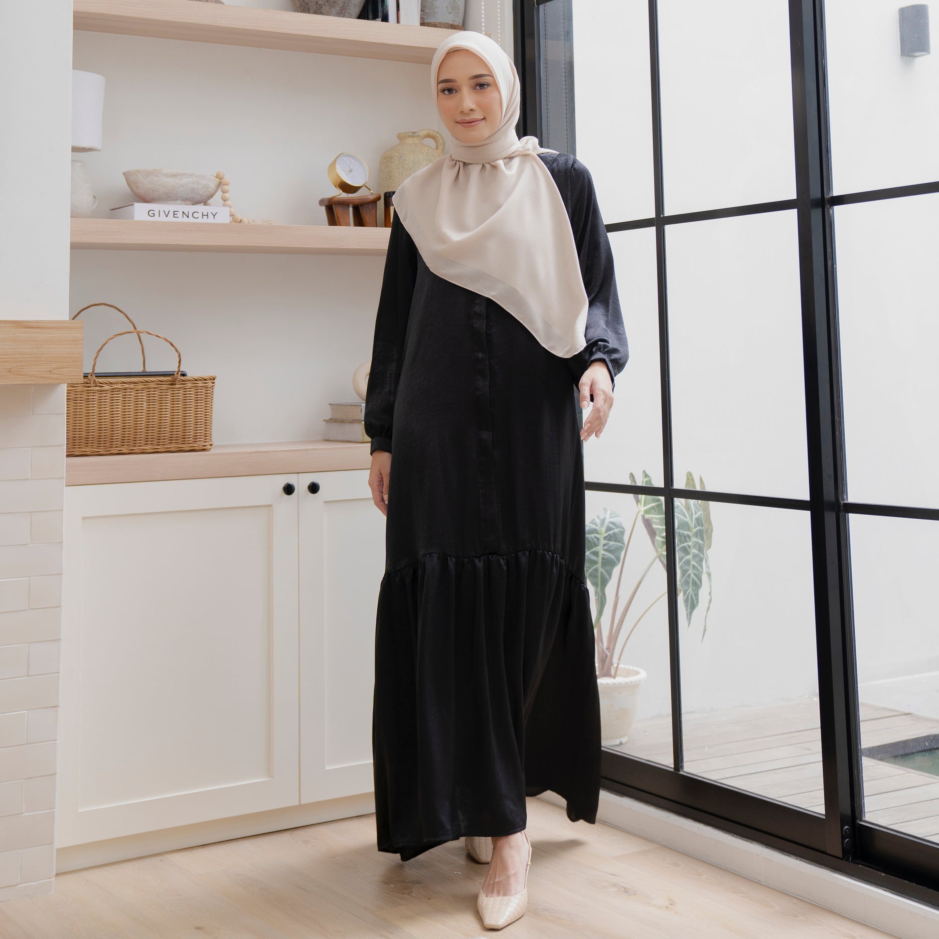 Zaira Dress Black – Lozy