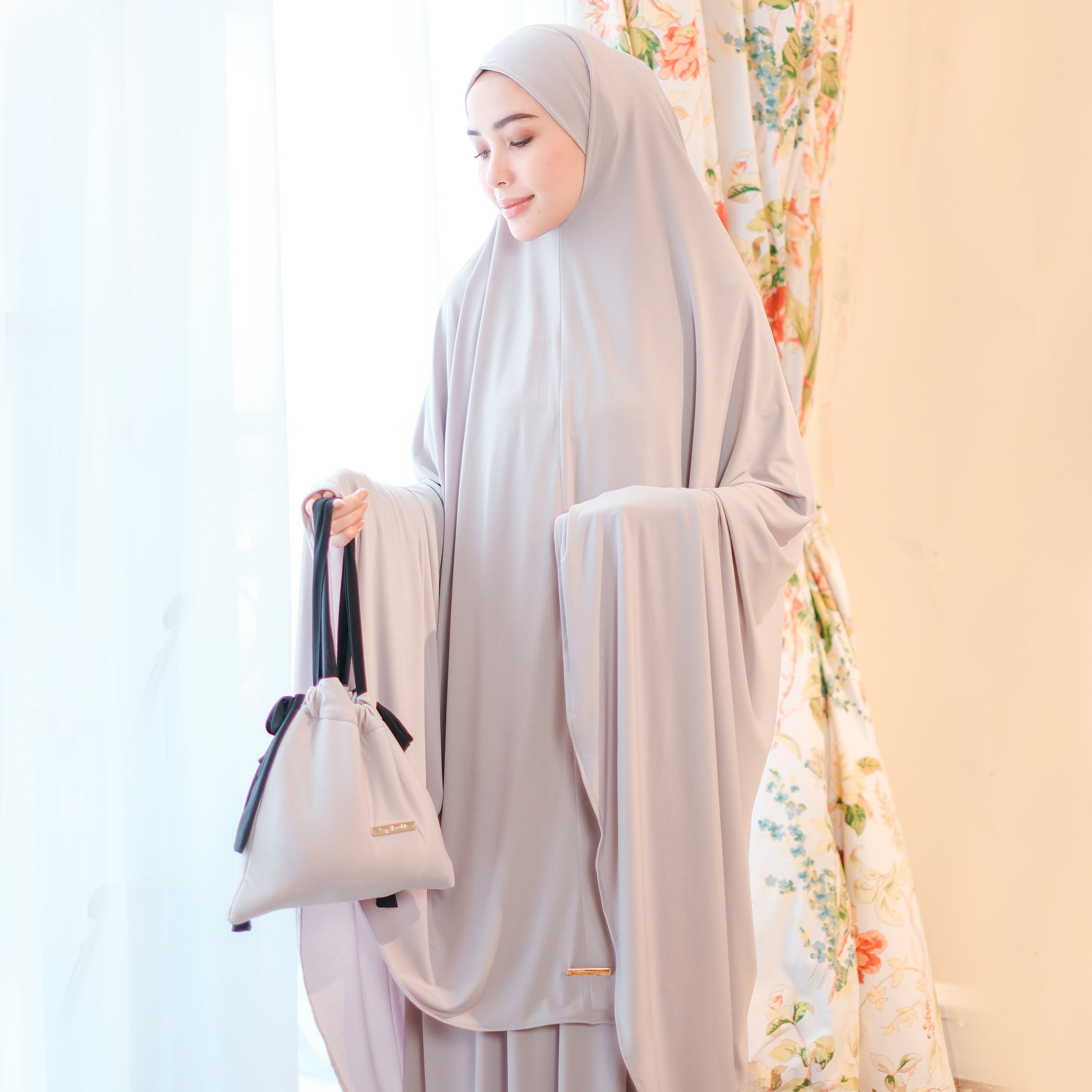 Shameera Prayer Set in Light Grey (Lozy x Hamidah)