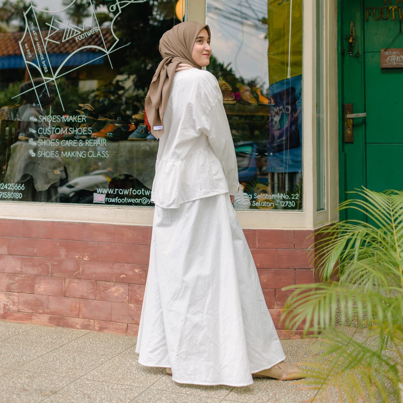 Lica Set Broken White (One Set Rok) – Lozy