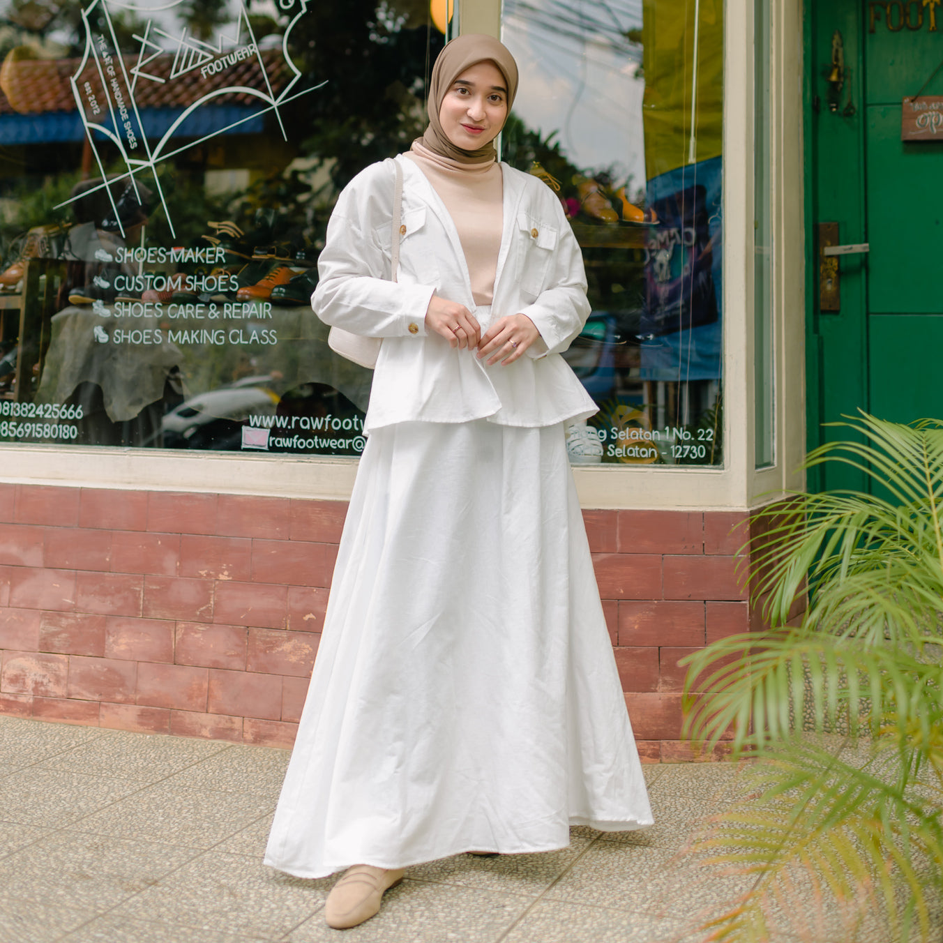 Lica Set Broken White (One Set Rok) – Lozy