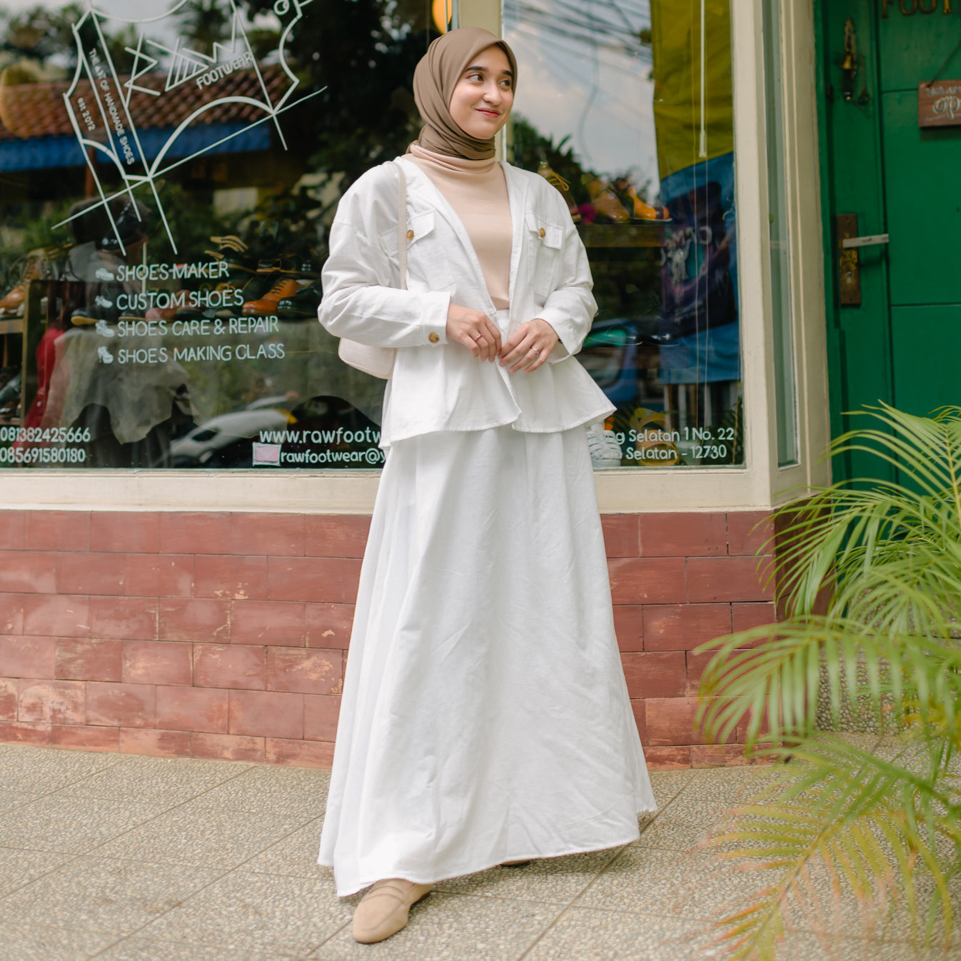 Lica Set Broken White (One Set Rok) – Lozy