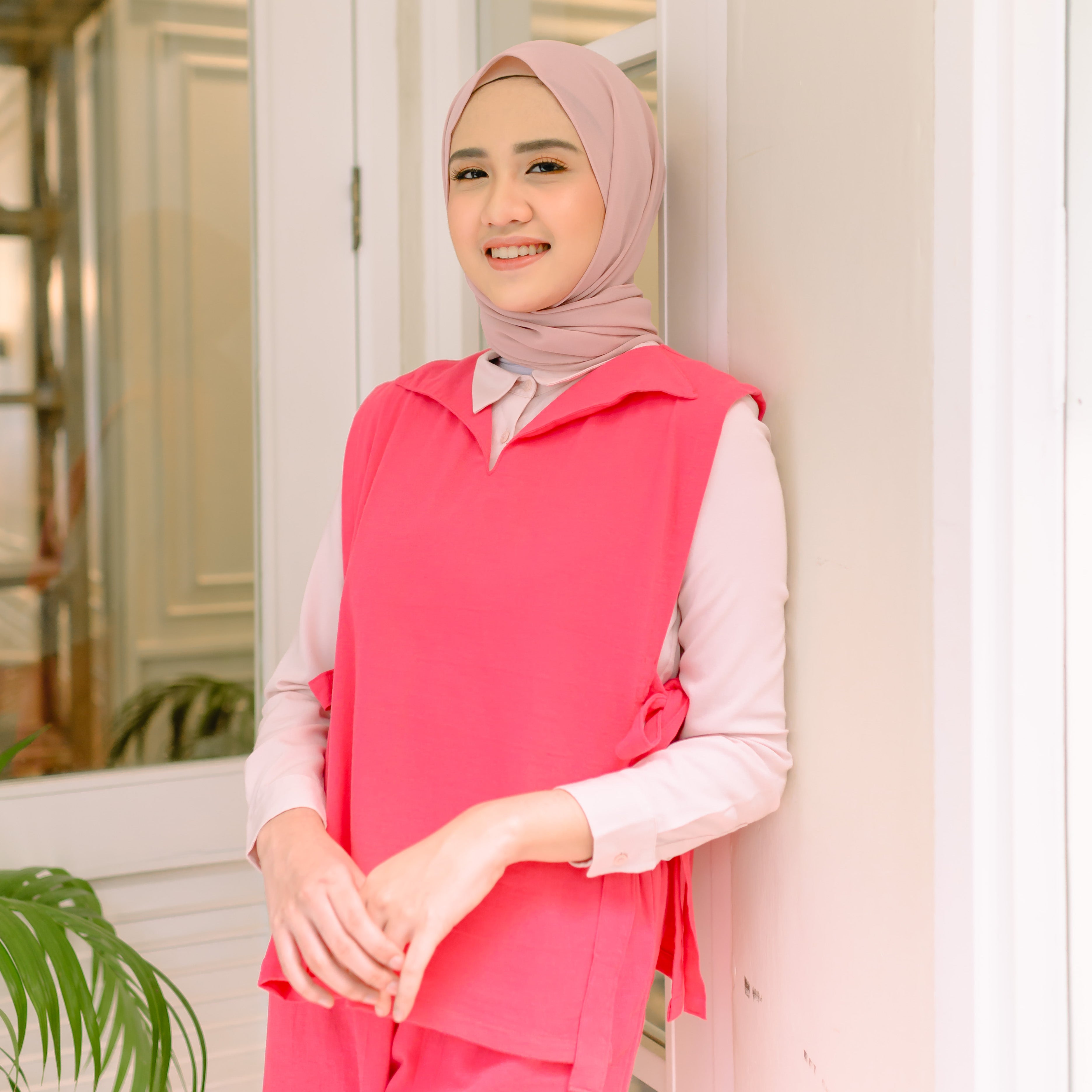 Kumi Vest Shocking Pink (Atasan Rompi Linen) Ukuran M – Lozy