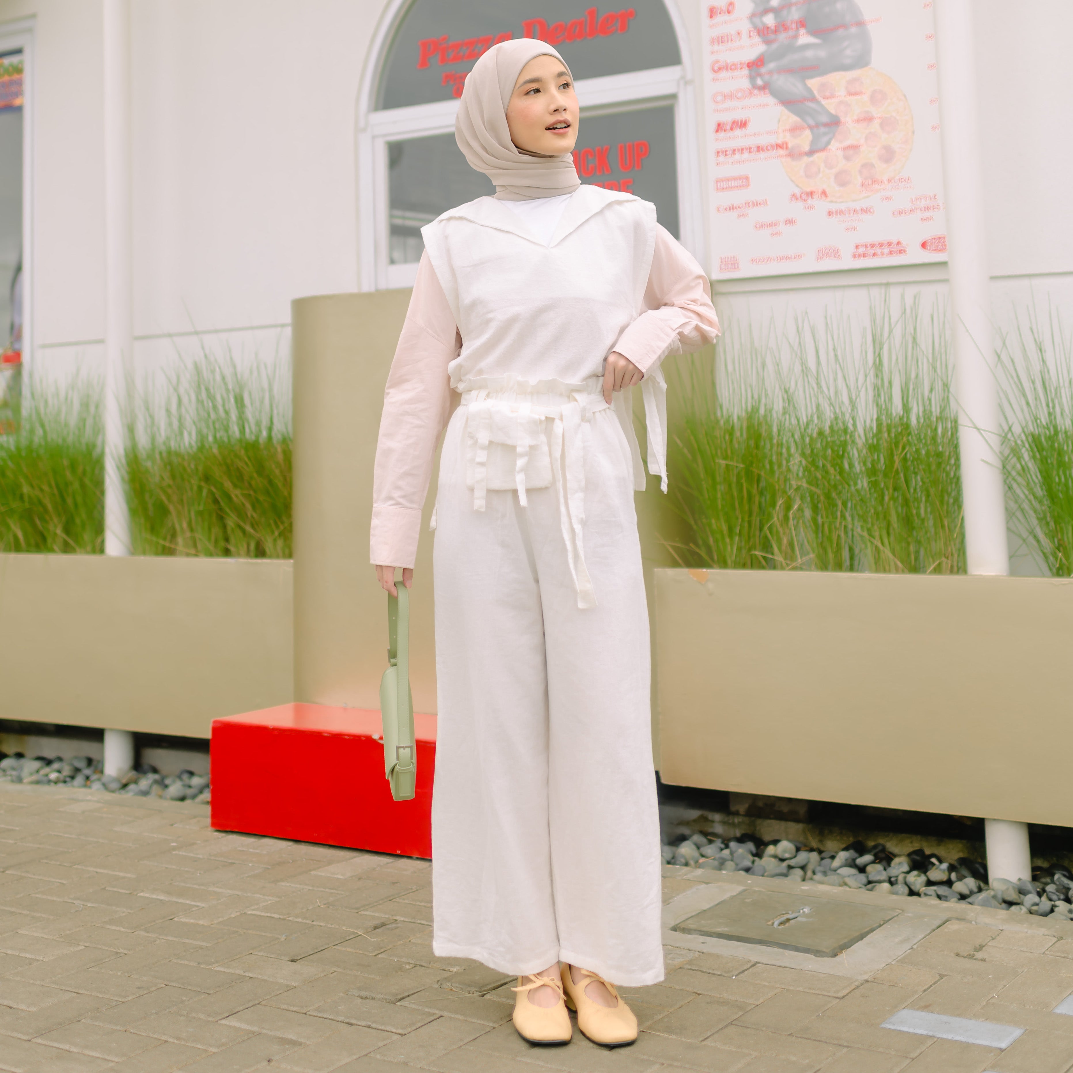 Kumi Set Broken White (One Set Linen) Ukuran M – Lozy